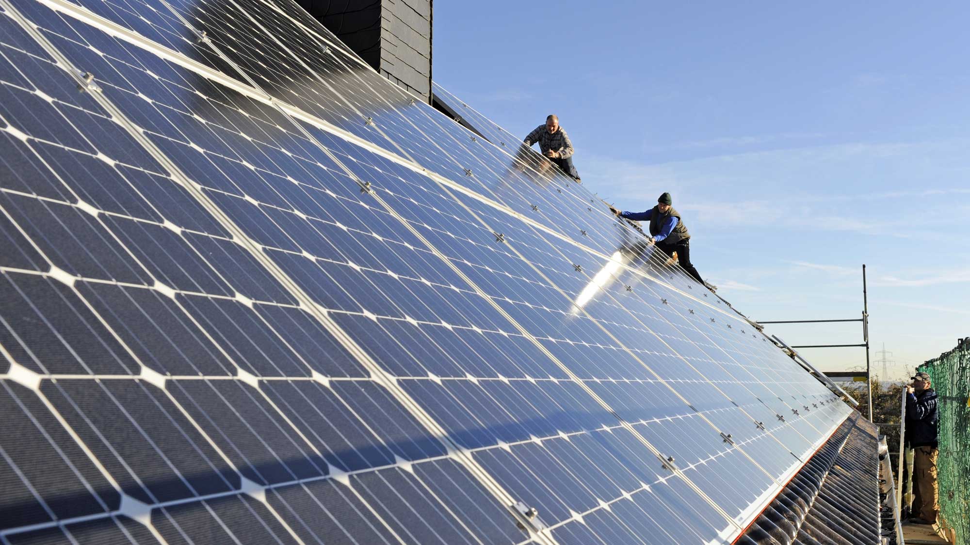 Solarstrom vom eigenen Dach bringt gute Rendite | Verbraucherzentrale NRW Solarstrom vom eigenen Dach bringt gute Rendite | Verbraucherzentrale NRW